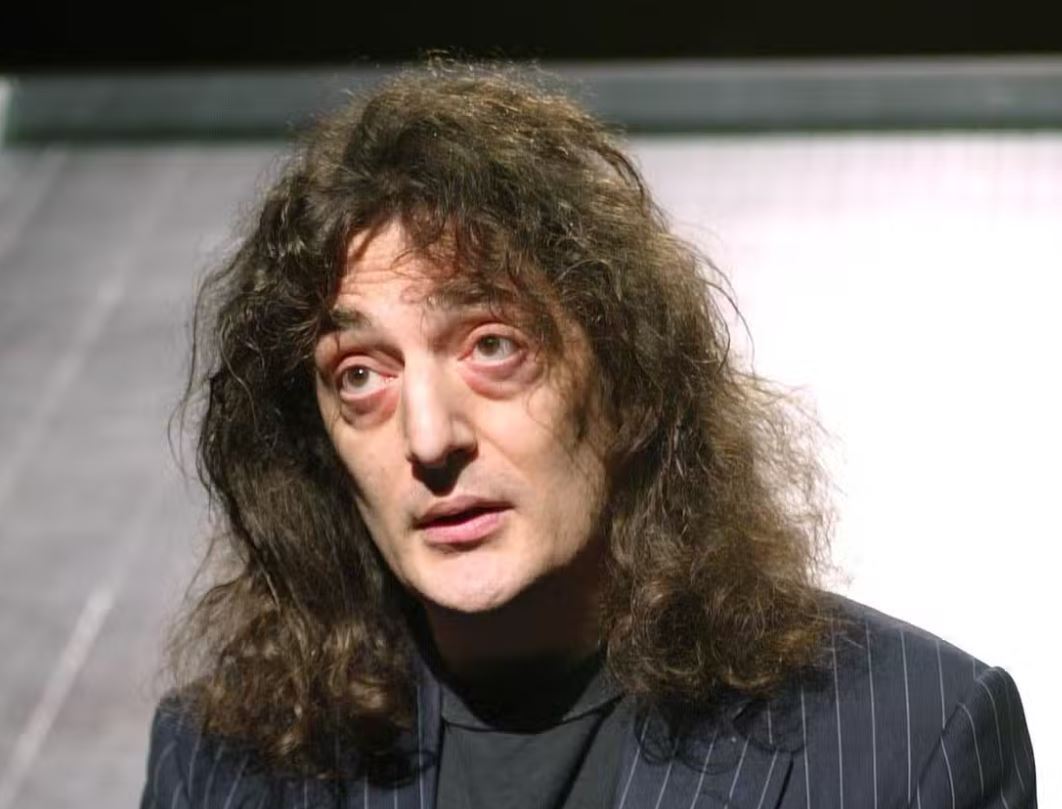 Comediante Jerry Sadowitz, cuyo material tiene décadas siendo sumamente ...